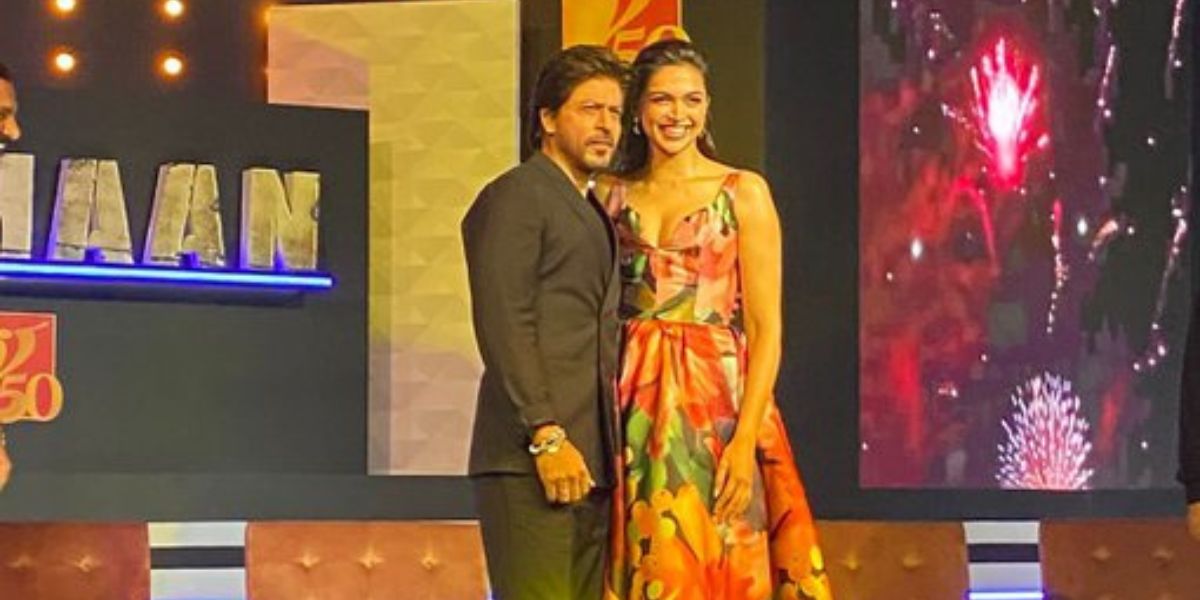 "Need Excuse To Romance, To Kiss”: Shah Rukh Khan On ‘Pathaan’ Co-Star ...