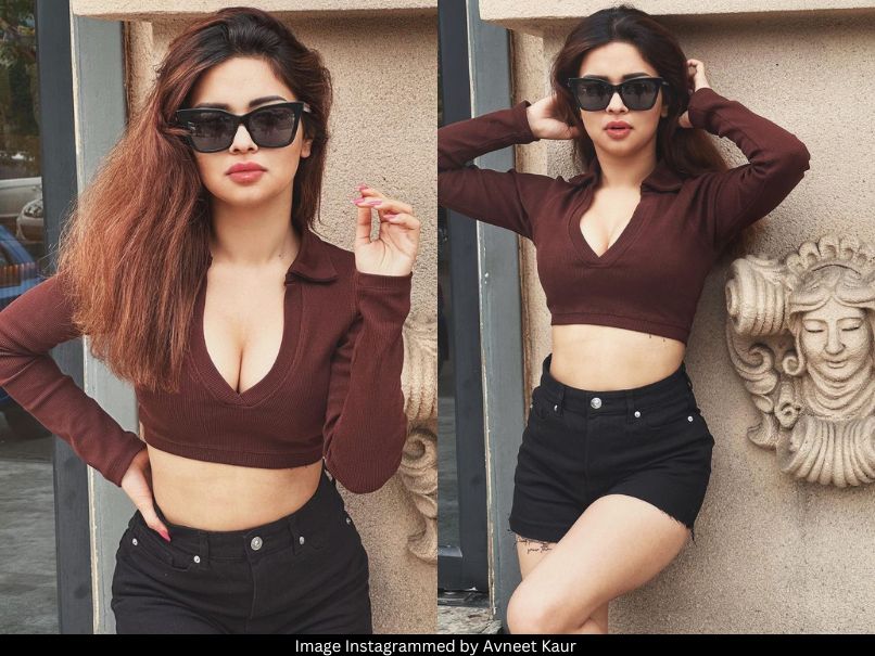 Avneet Kaur Flaunts Her Midriff, Cleavage In Plunging Neckline Crop Top ...